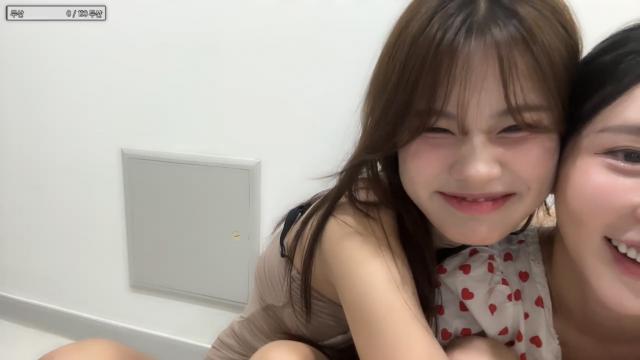 [팀진우] 맏언니한테 옷 구걸 했습니다 x다우닝 | SOOP VOD