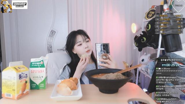 [류하] 매운거 먹다가 방셀찍기 | SOOP VOD