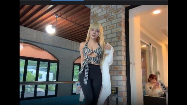 ㅓㅜㅑ[클립][더케이]더케이 MT 풀빌라 비키니...? | SOOP VOD